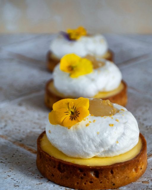 Réaliser des choux de forme cylindrique - Dérives Sucrées