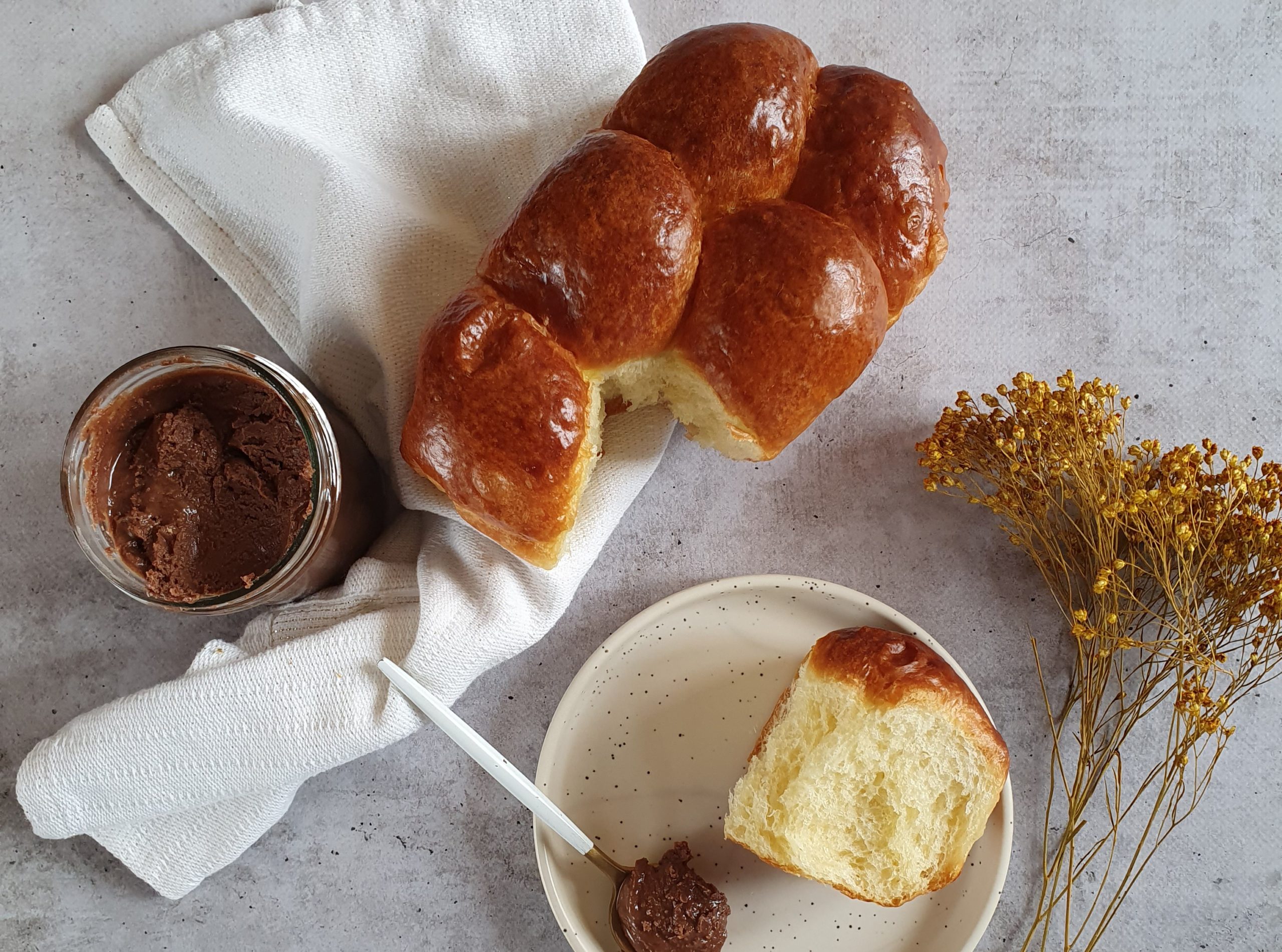 Recette de brioche facile légère et moelleuse - Dérives Sucrées